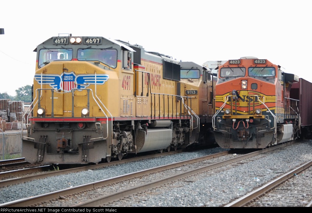 UP 4697 & BNSF 4823